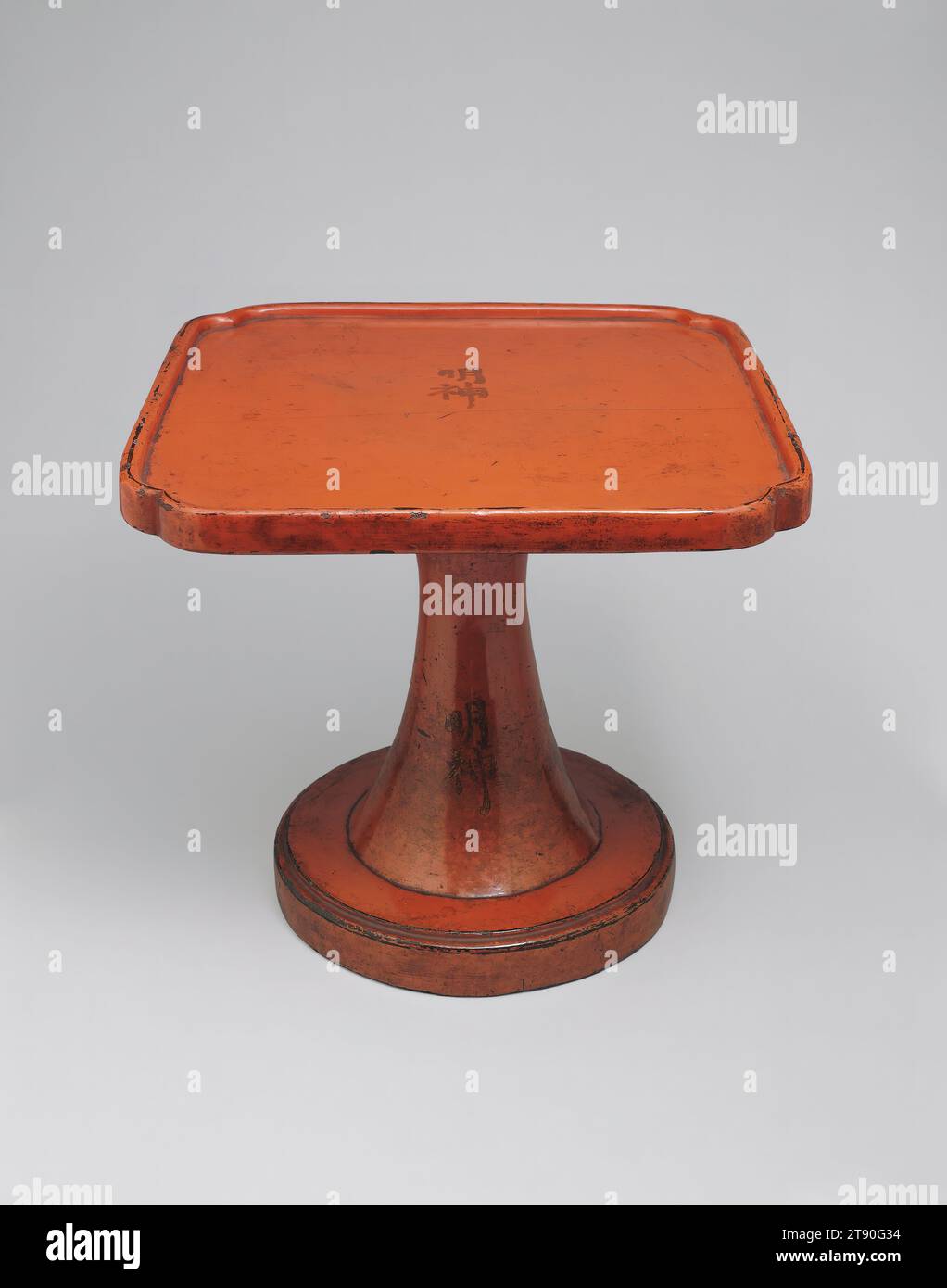 Six small tables hi-res stock photography and images - Alamy