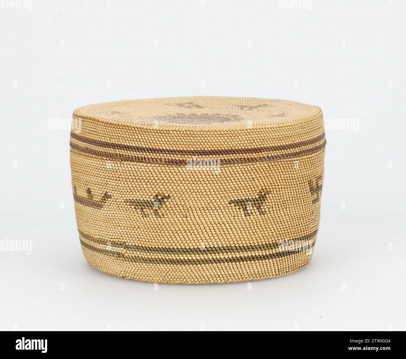 Small lidded basket hi-res stock photography and images - Alamy