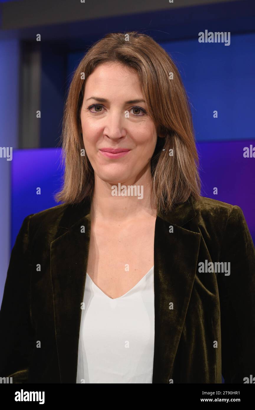 Journalistin Andrea Maurer, Korrespondentin im ZDF-Hauptstadtstudio, zu ...