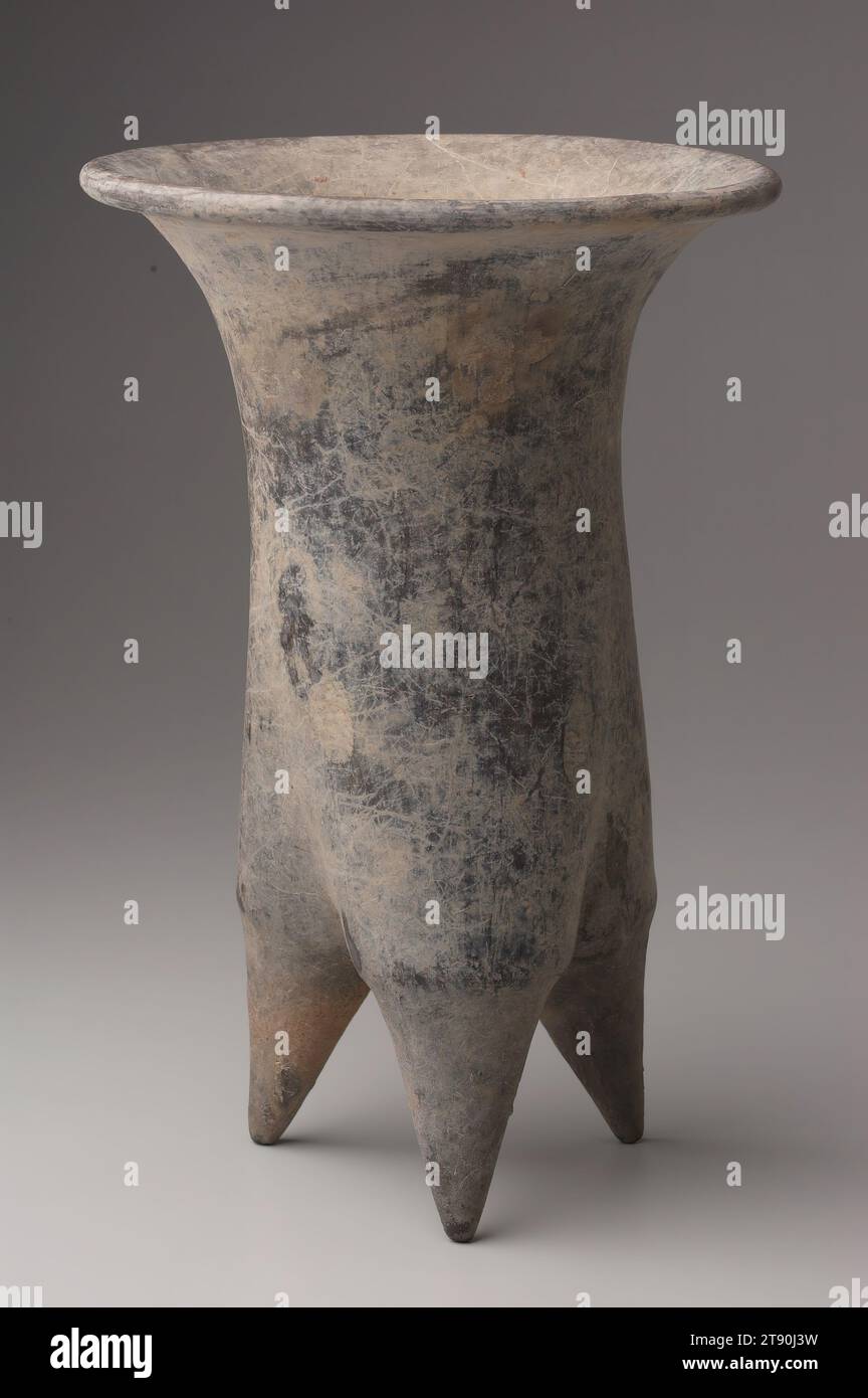 Black ware vessels hi-res stock photography and images - Alamy