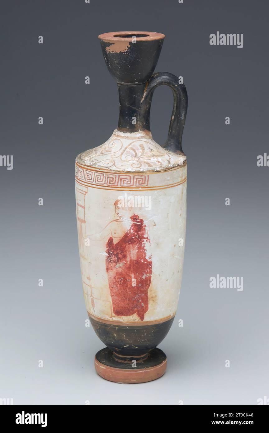 White ground slip glazed earthenware hi-res stock photography and ...