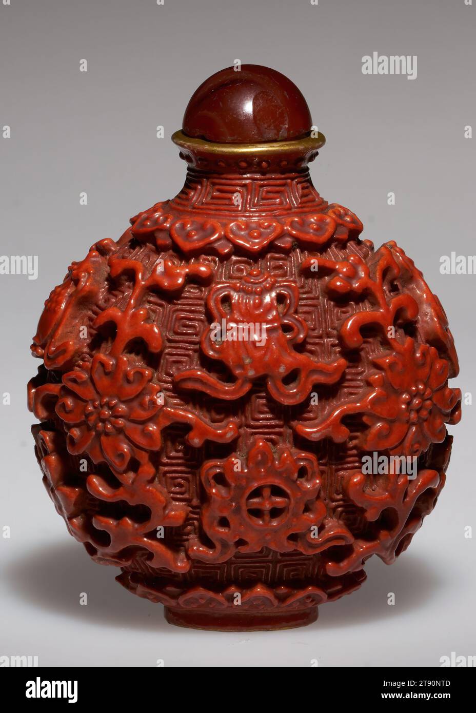 Snuff Bottle, 1780-1880, 2 1/2 x 2 1/2in. (6.4 x 6.4cm), Porcelain ...