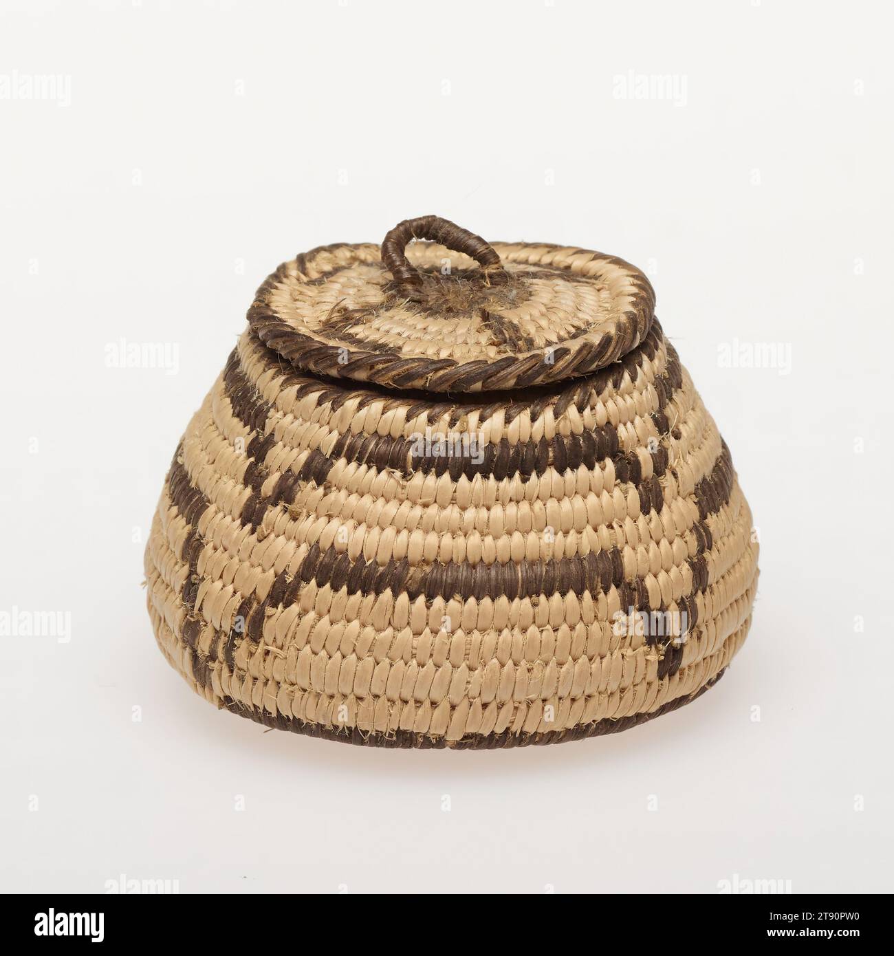 Miniature native american baskets hi-res stock photography and images ...