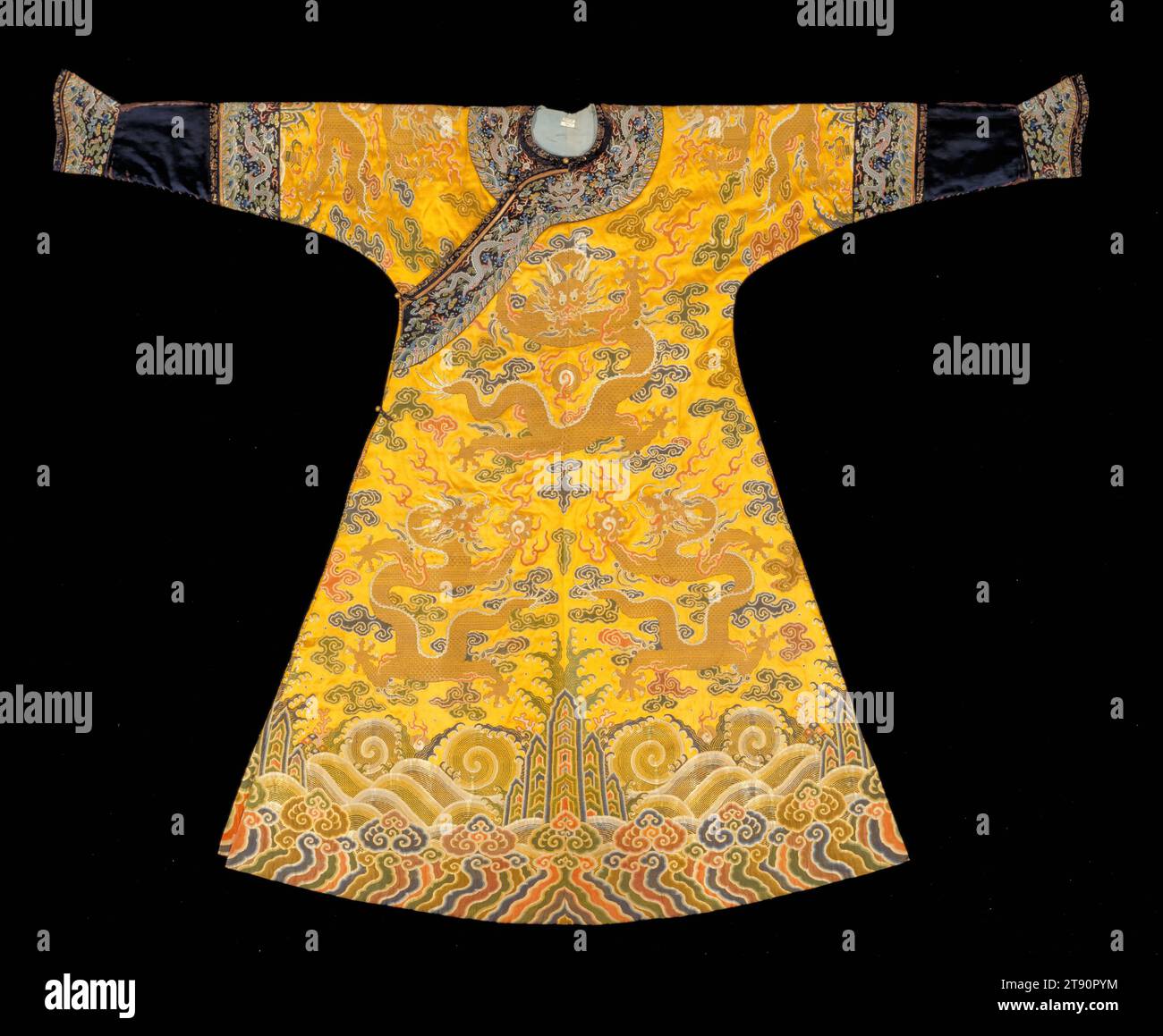 Manchu Woman's Semiformal Court Robe, early 18th century, L.55 1/2 in ...