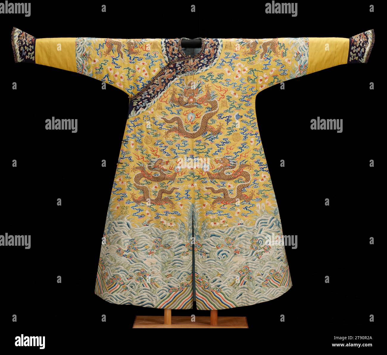 Crown prince wear twelve symbol robes hi-res stock photography and ...