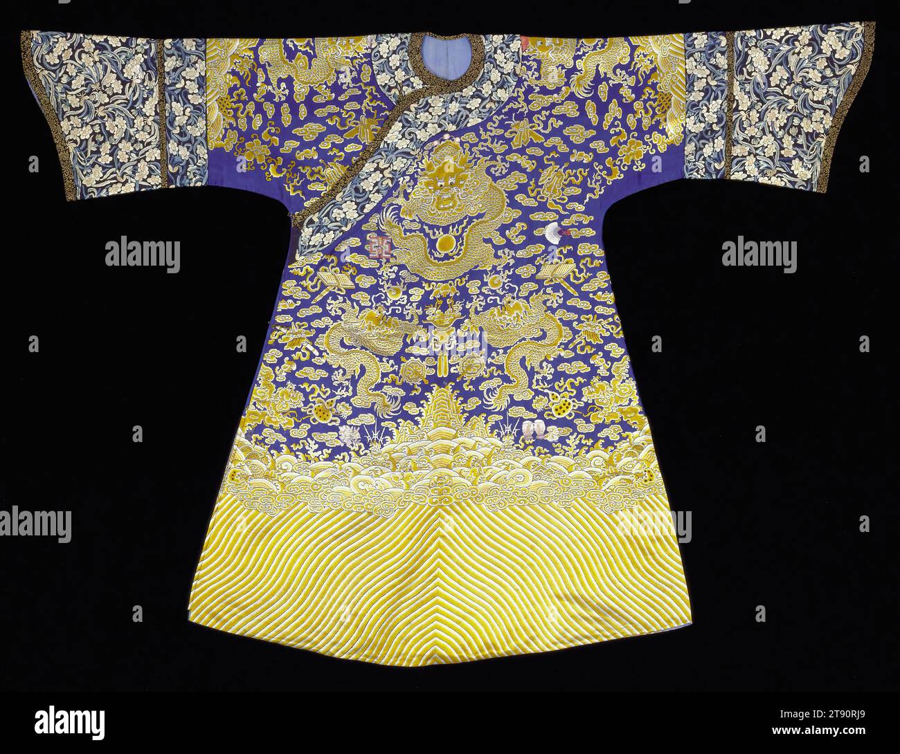 Manchu Woman's Semiformal Court Robe (jifu), 19th century, L.53-3/4 in ...