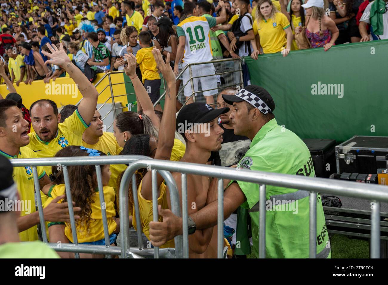 Rio De Janeiro, Brazil. 21st Nov, 2023. Fight in the stands during ...