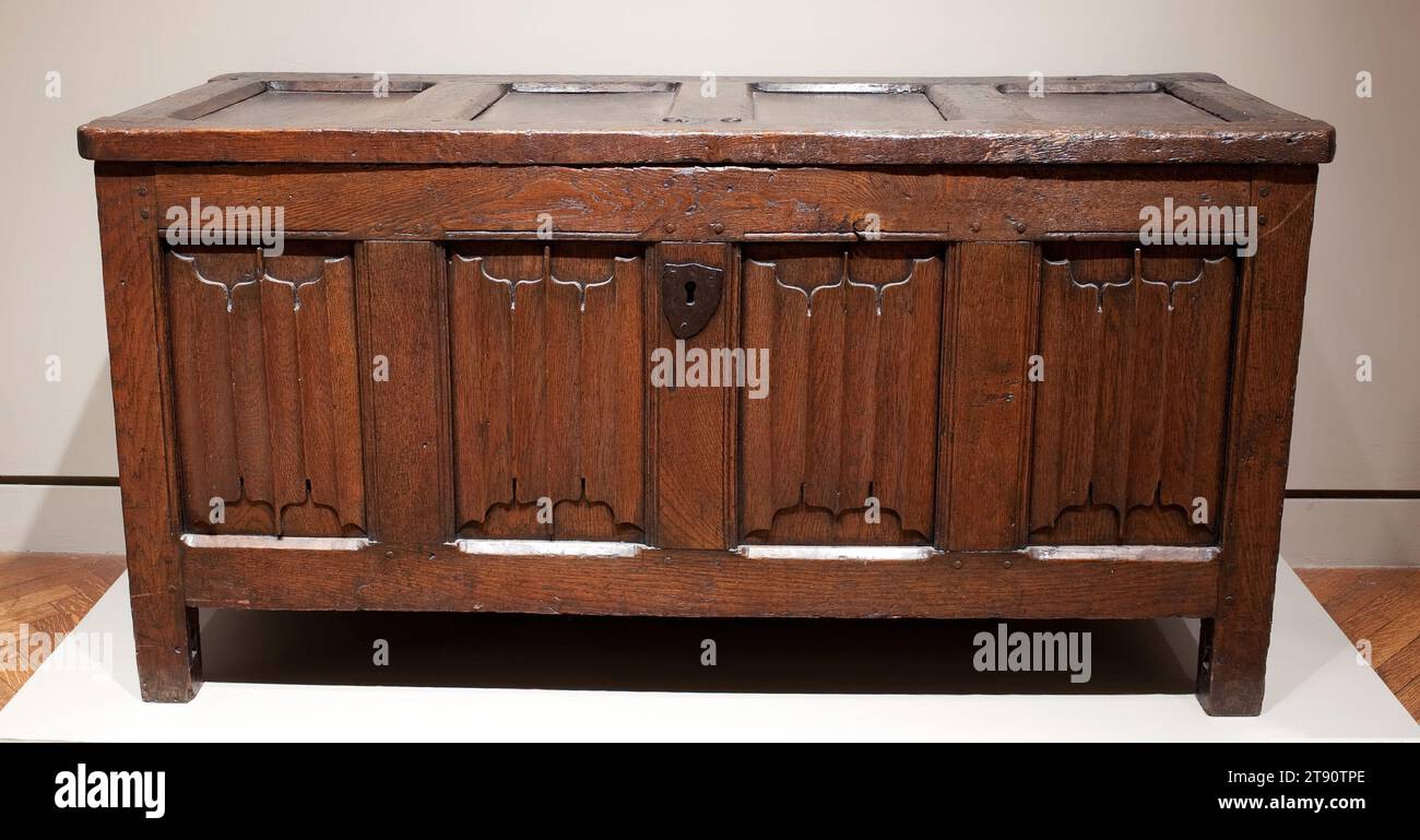 Linen fold oak panels hi-res stock photography and images - Alamy