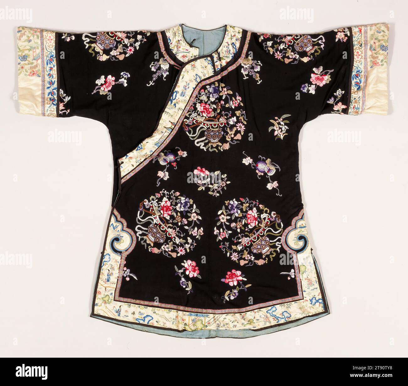 Mandarin robe hi-res stock photography and images - Alamy