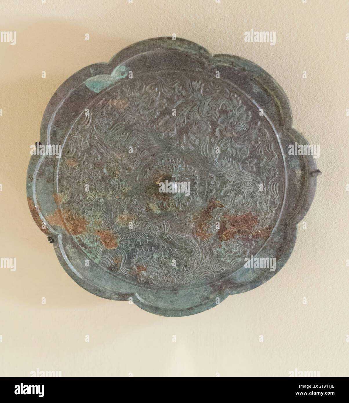 Mirror with eight arches, decorated with peonies and leaves, 12th-13th ...
