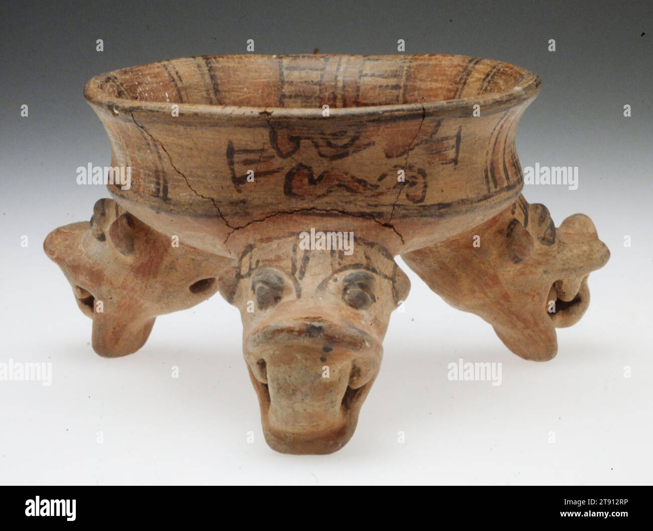 Tripod serpent bowl hi-res stock photography and images - Alamy