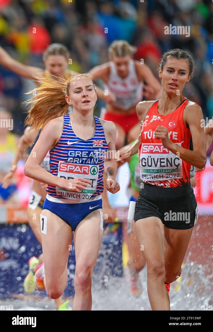 Tugba Guvenc (Turkey), Aimee Pratt (Great Britain). 3000 steeplechase ...
