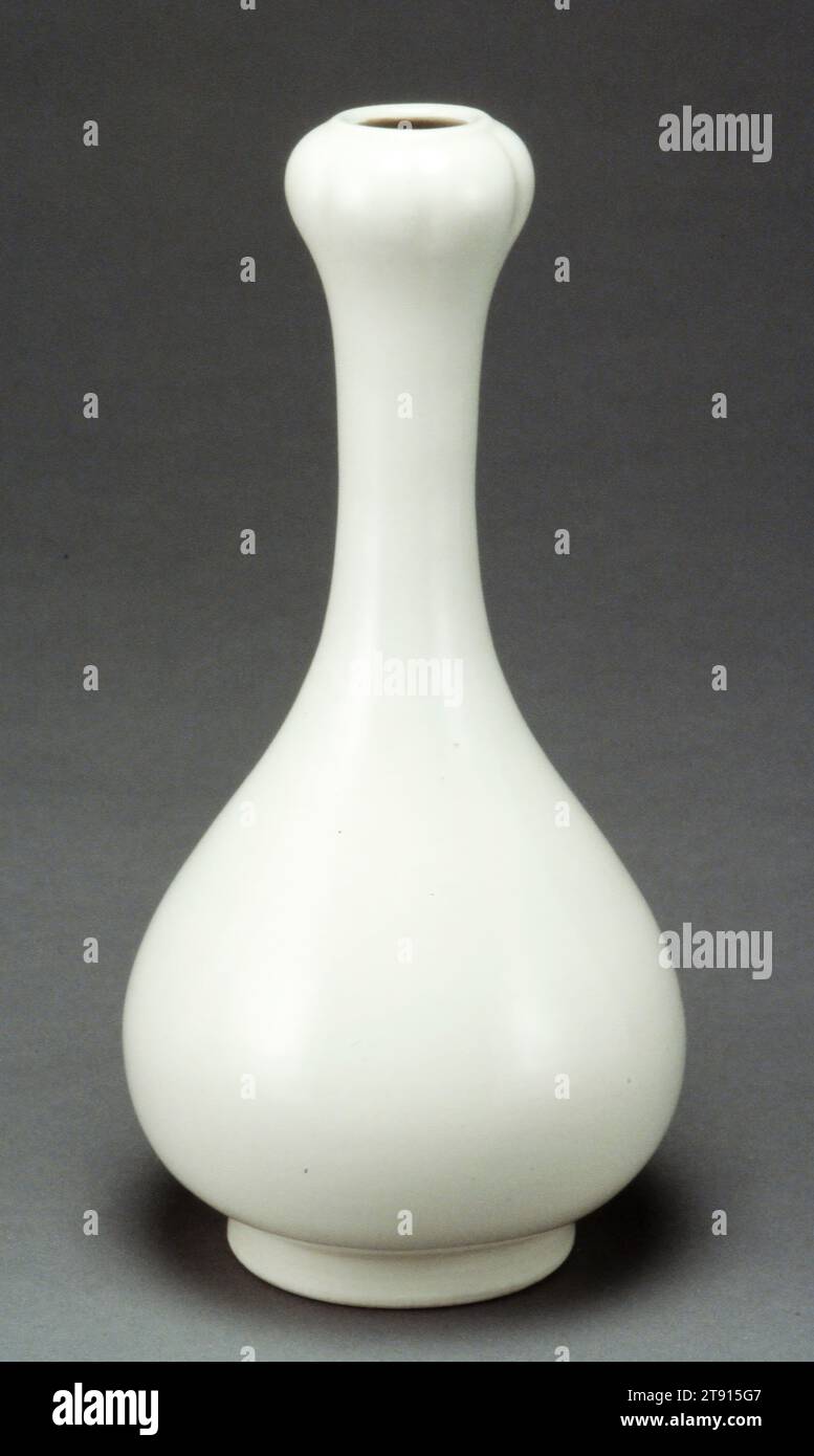 Pear-shaped bottle vase, 19th century, 10in. (25.4cm), Ceramic, blanc ...