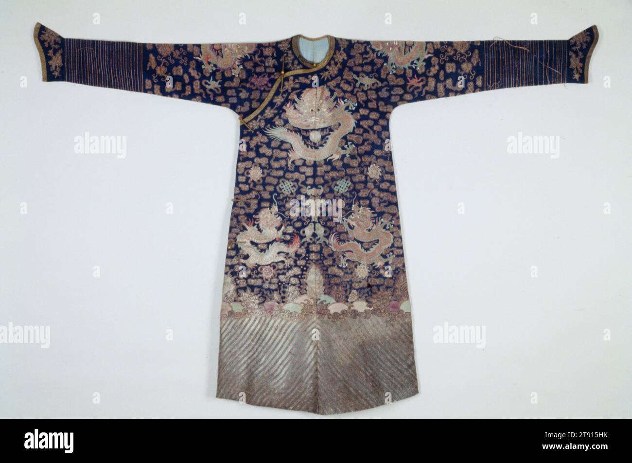 Womans dragon robe hi-res stock photography and images - Alamy