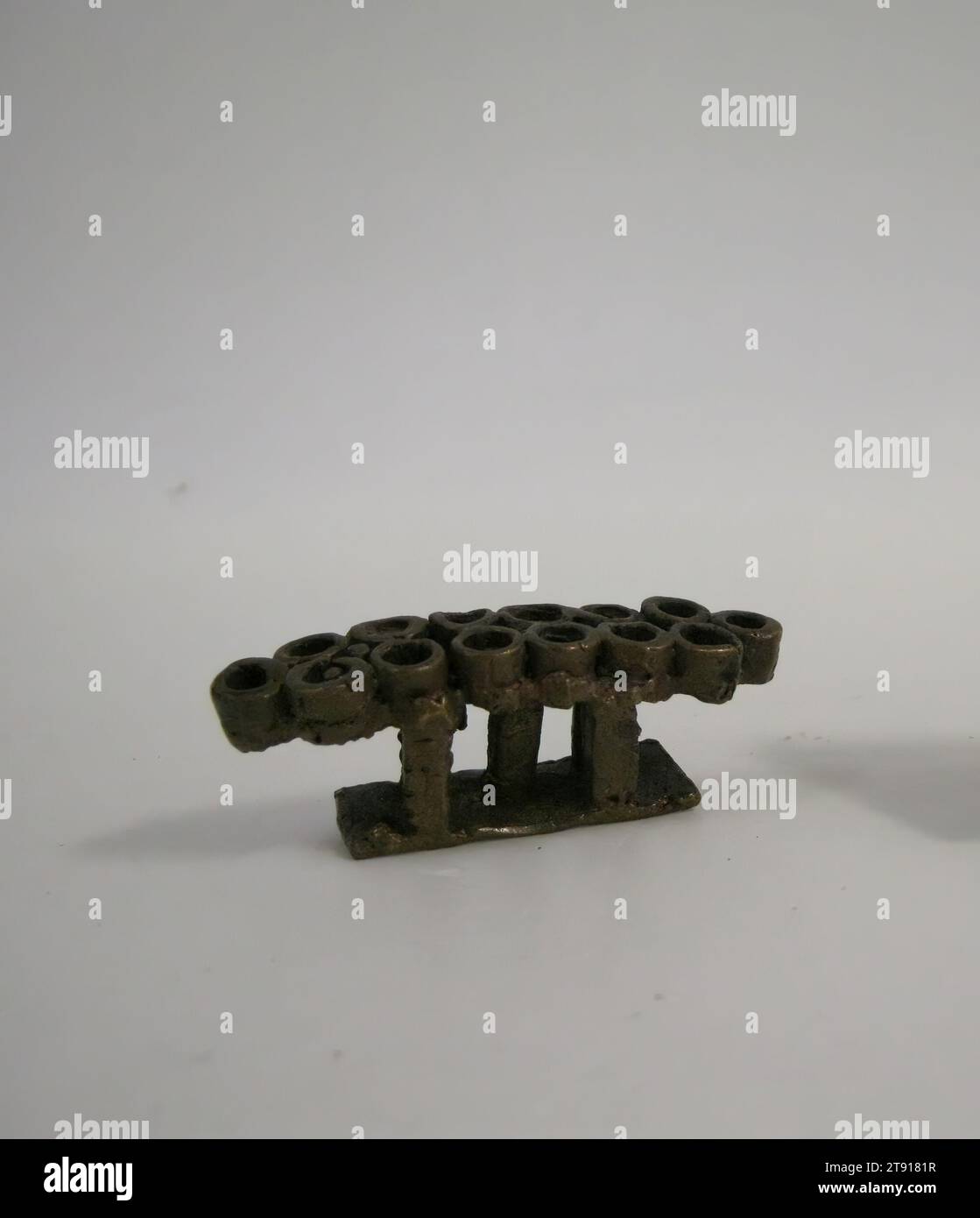 Goldweight mankala board hi-res stock photography and images - Alamy
