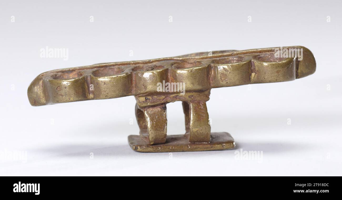 Goldweight mankala board hi-res stock photography and images - Alamy