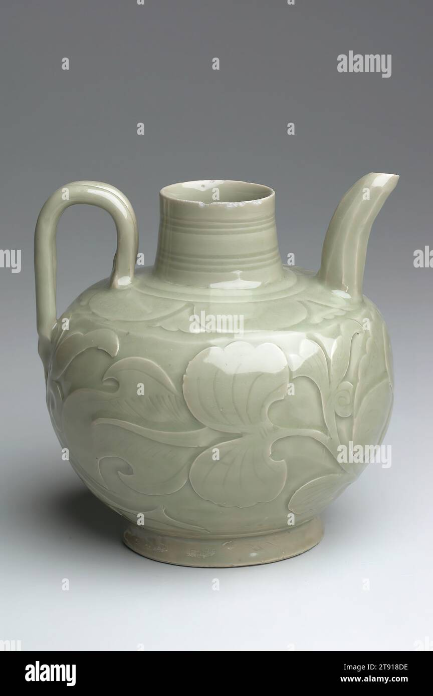 Translucent green olive green glazes hi-res stock photography and ...