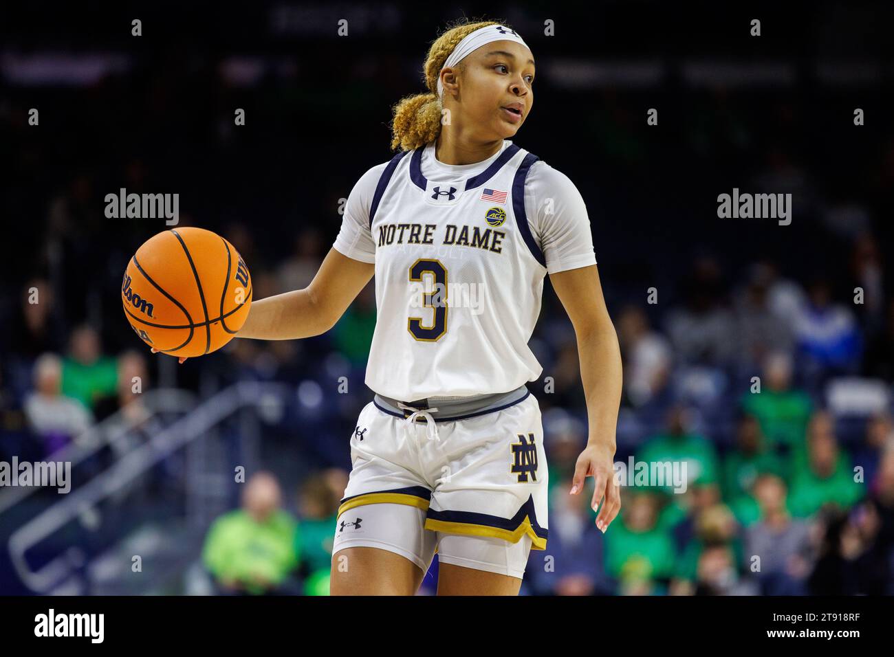USA. 21st Nov, 2023. November 21, 2023: Notre Dame guard Hannah Hidalgo (3) direct the offense ...
