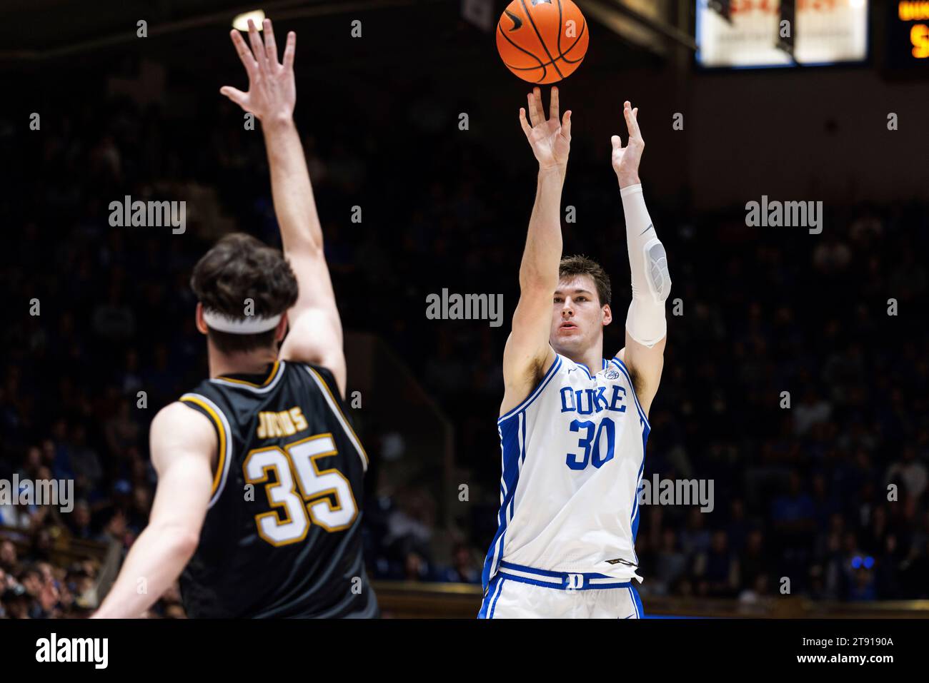 Duke's Kyle Filipowski (30) shoots ver La Salle's Rokas Jocius (35 ...