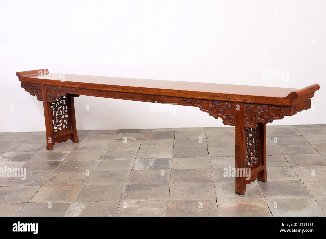 Recessed leg altar table hi-res stock photography and images - Alamy