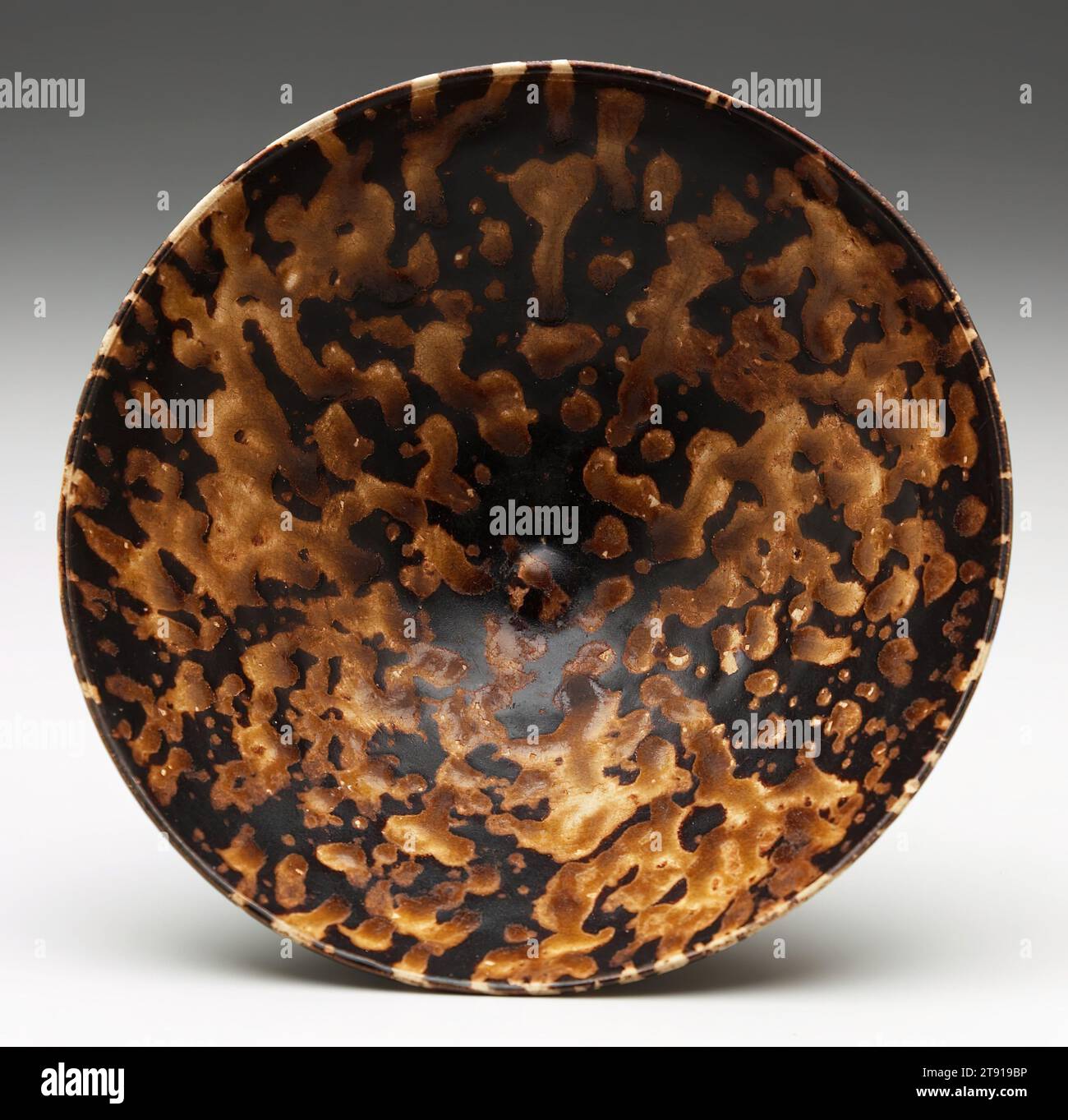 Splashed amber glazes hi-res stock photography and images - Alamy