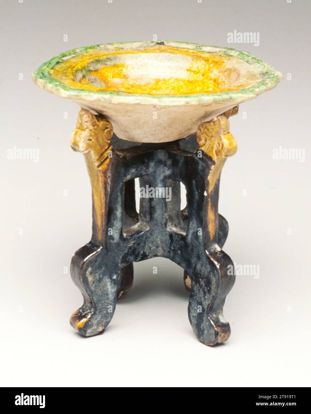 Wash Stand, 14th-17th century, 5 x 4 7/16 in. (12.7 x 11.27 cm), Glazed ...