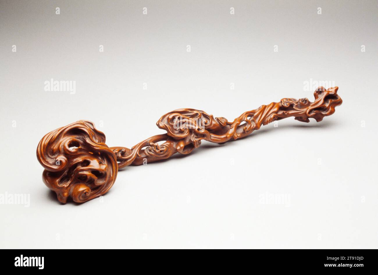 Depict scholars holding ruyi scepters hi-res stock photography and ...