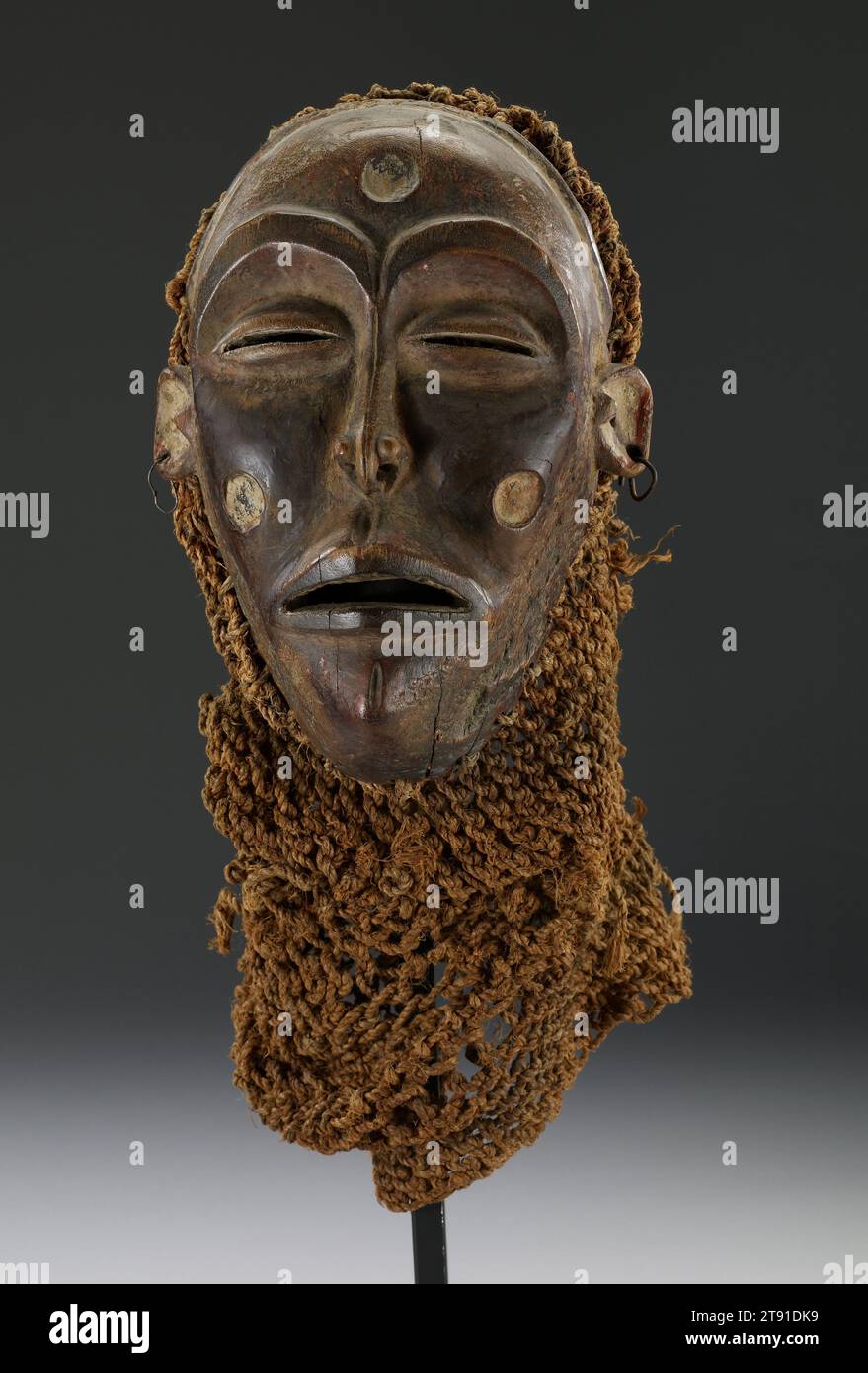 Mwana pwo mask hi-res stock photography and images - Alamy