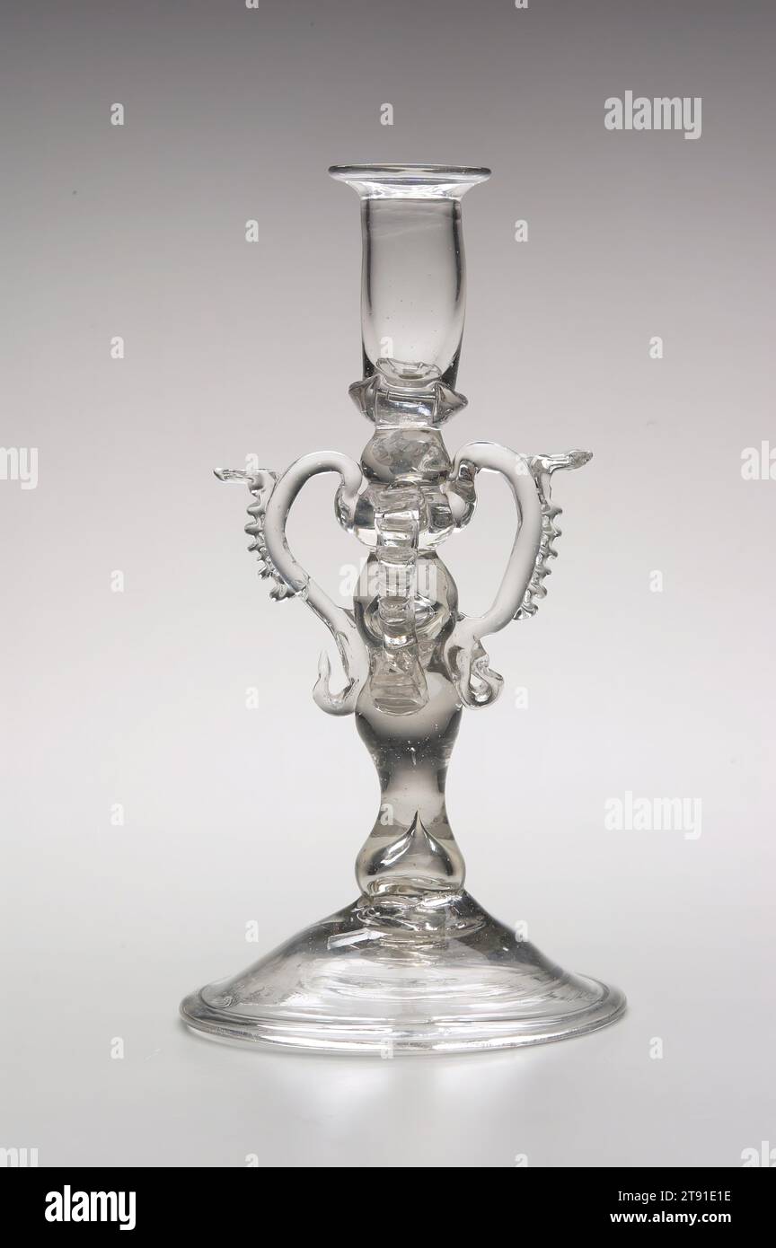 Refined tablewares hi-res stock photography and images - Alamy