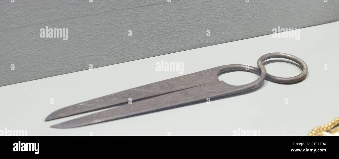 Shears (scissors), 8th-9th century, 1 1/8 x 5 7/8 in. (2.86 x 14.92 cm ...