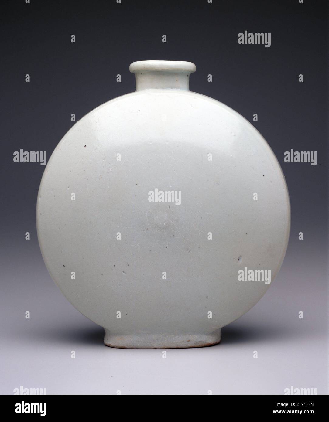 Pure white vessels hi-res stock photography and images - Alamy