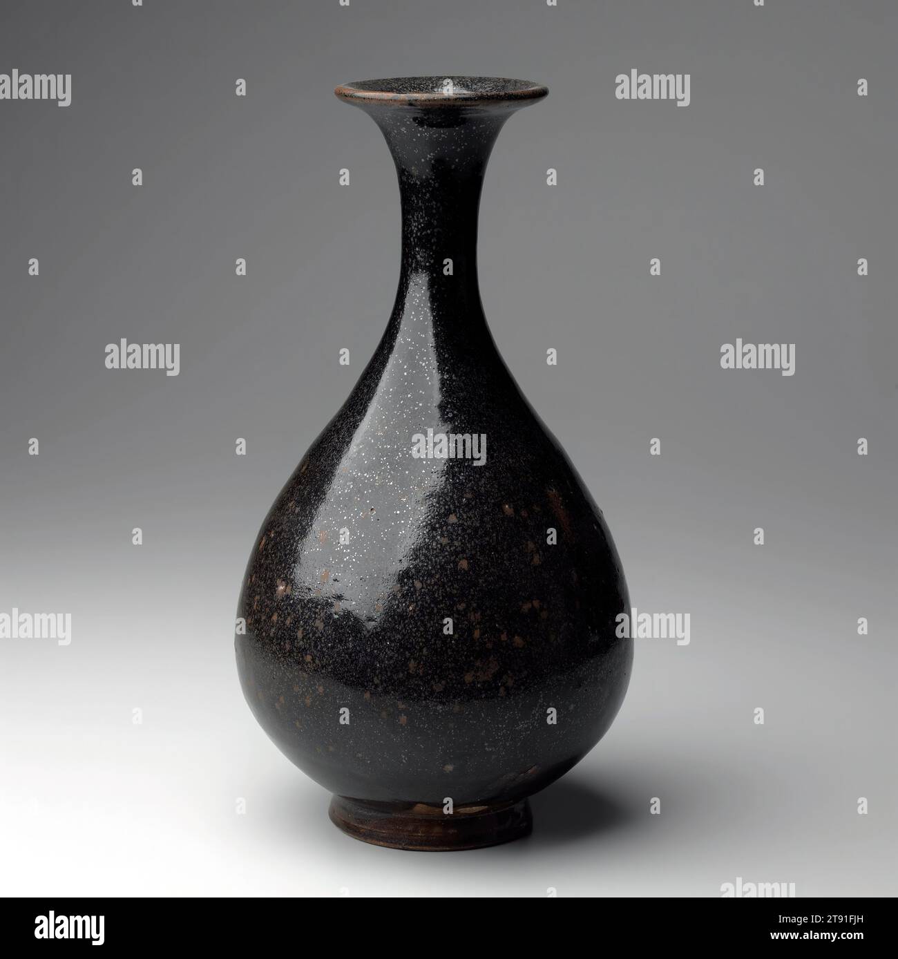 Pear shaped bottles hi-res stock photography and images - Alamy