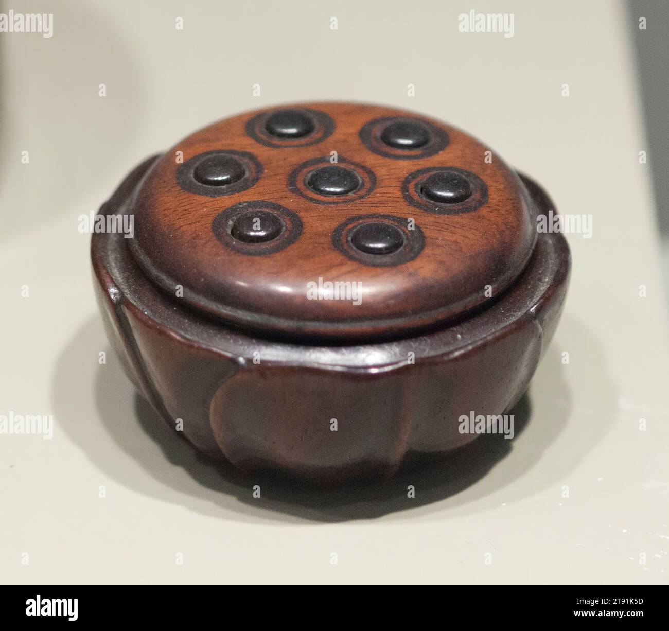 Wooden cricket containers hi-res stock photography and images - Alamy