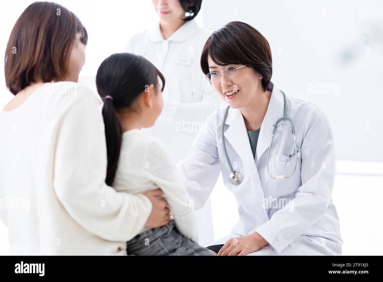 Doctor and patient in japan hi-res stock photography and images - Alamy