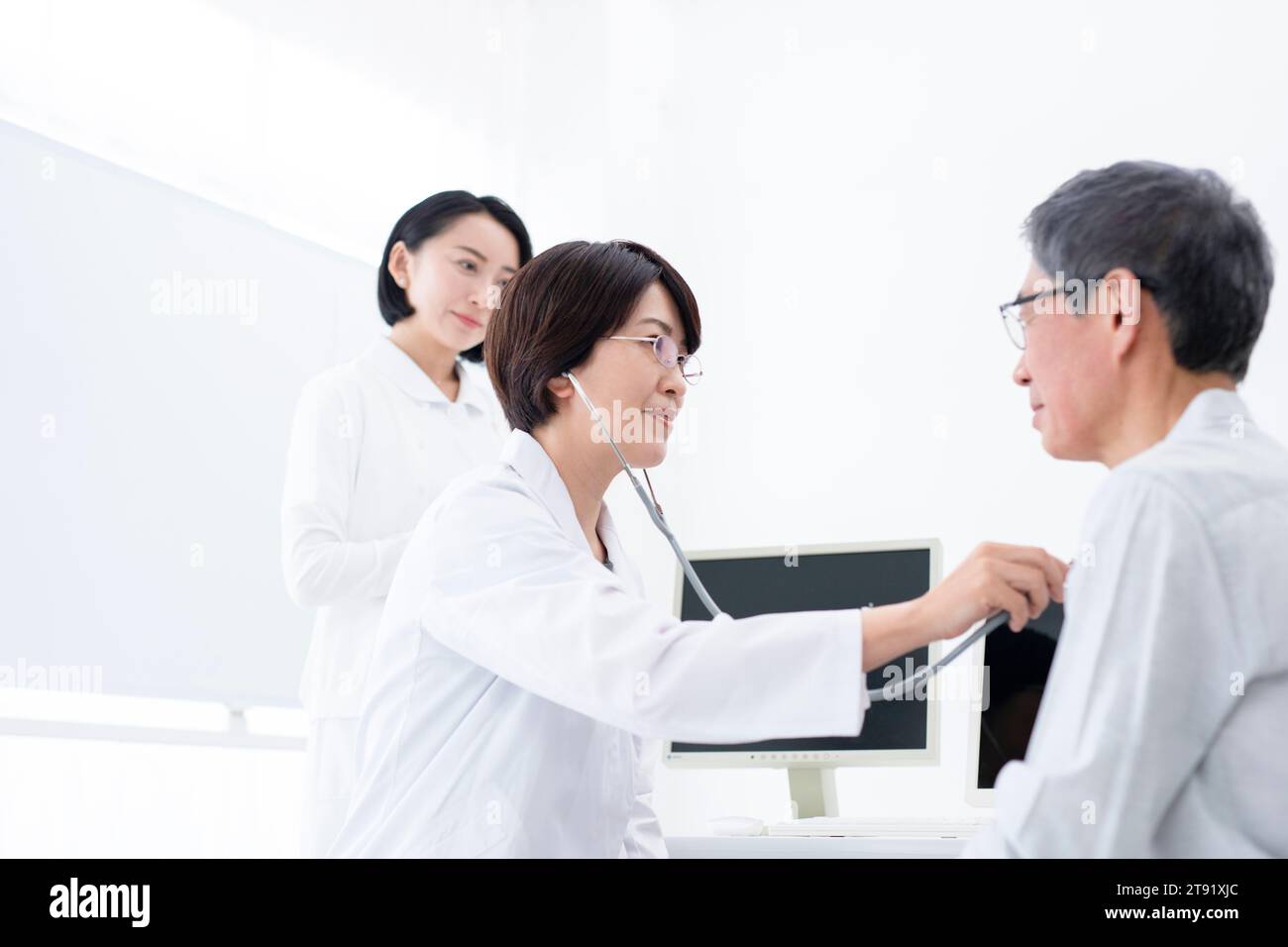 patient and doctor in examination room Stock Photo - Alamy