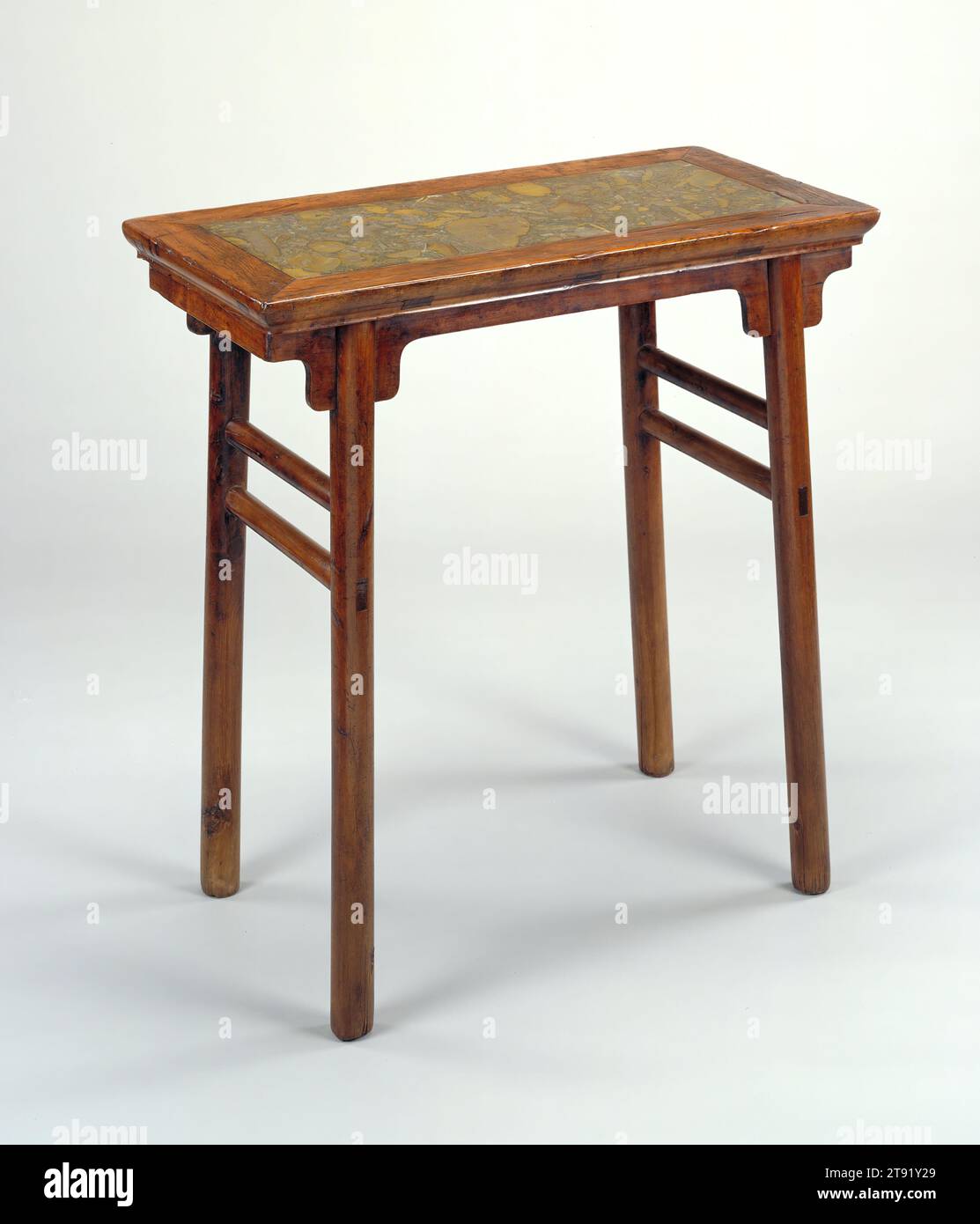 Recessed leg table hi-res stock photography and images - Alamy