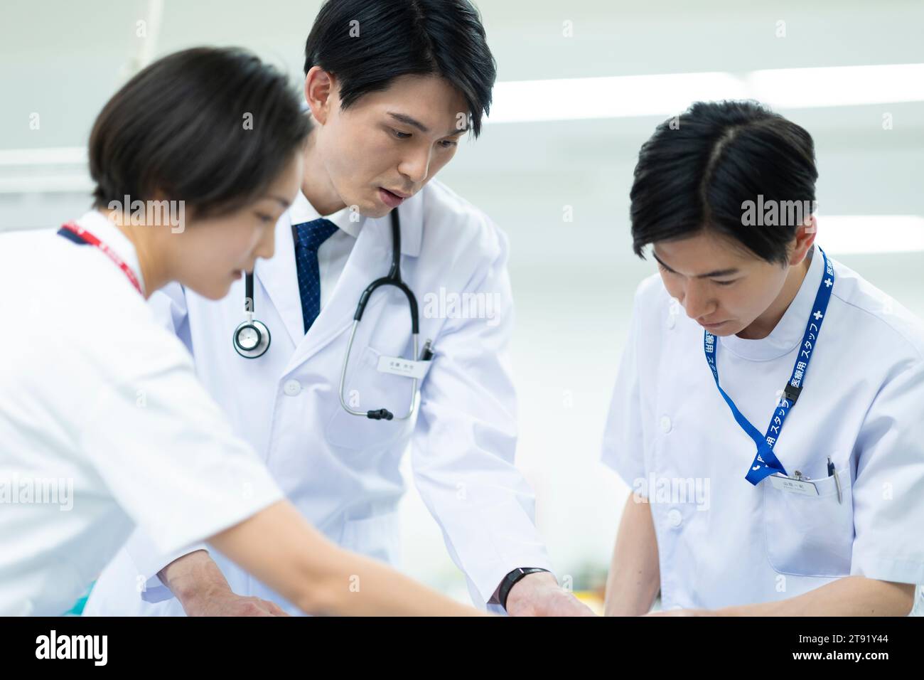 Health doctors and nurses meeting hi-res stock photography and images ...