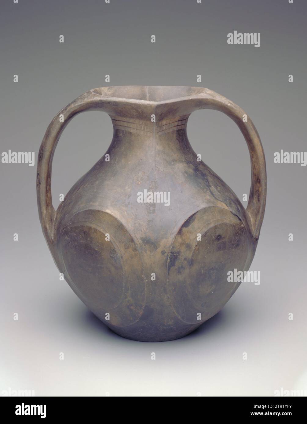 Hand built amphora hi-res stock photography and images - Alamy