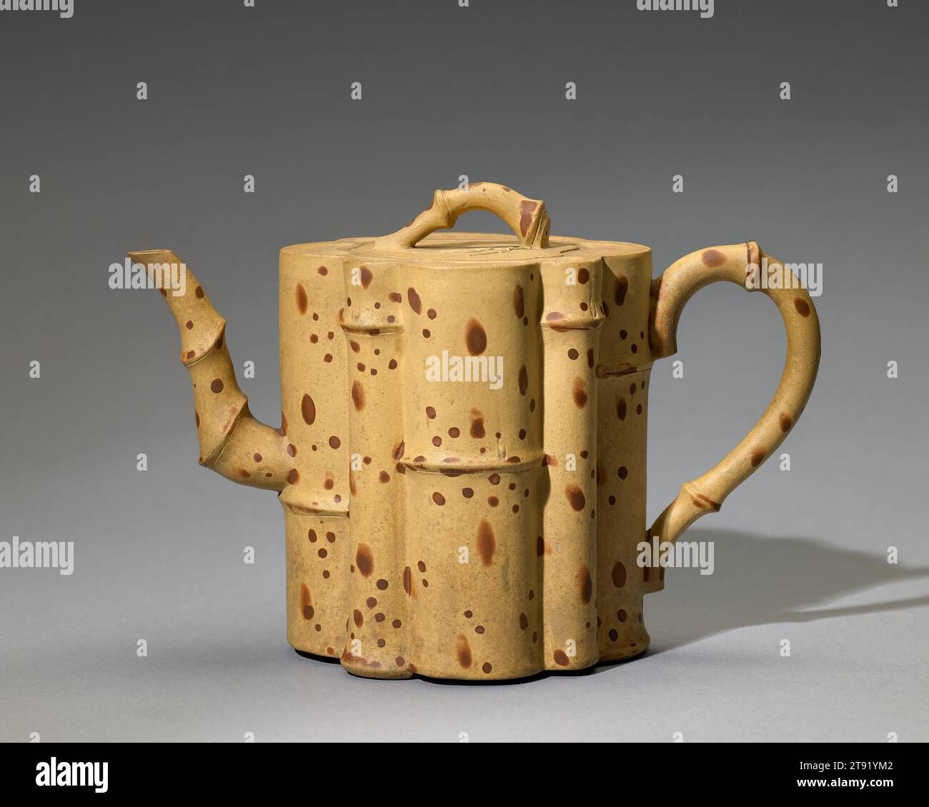 Buff colored stoneware teapot hi-res stock photography and images - Alamy