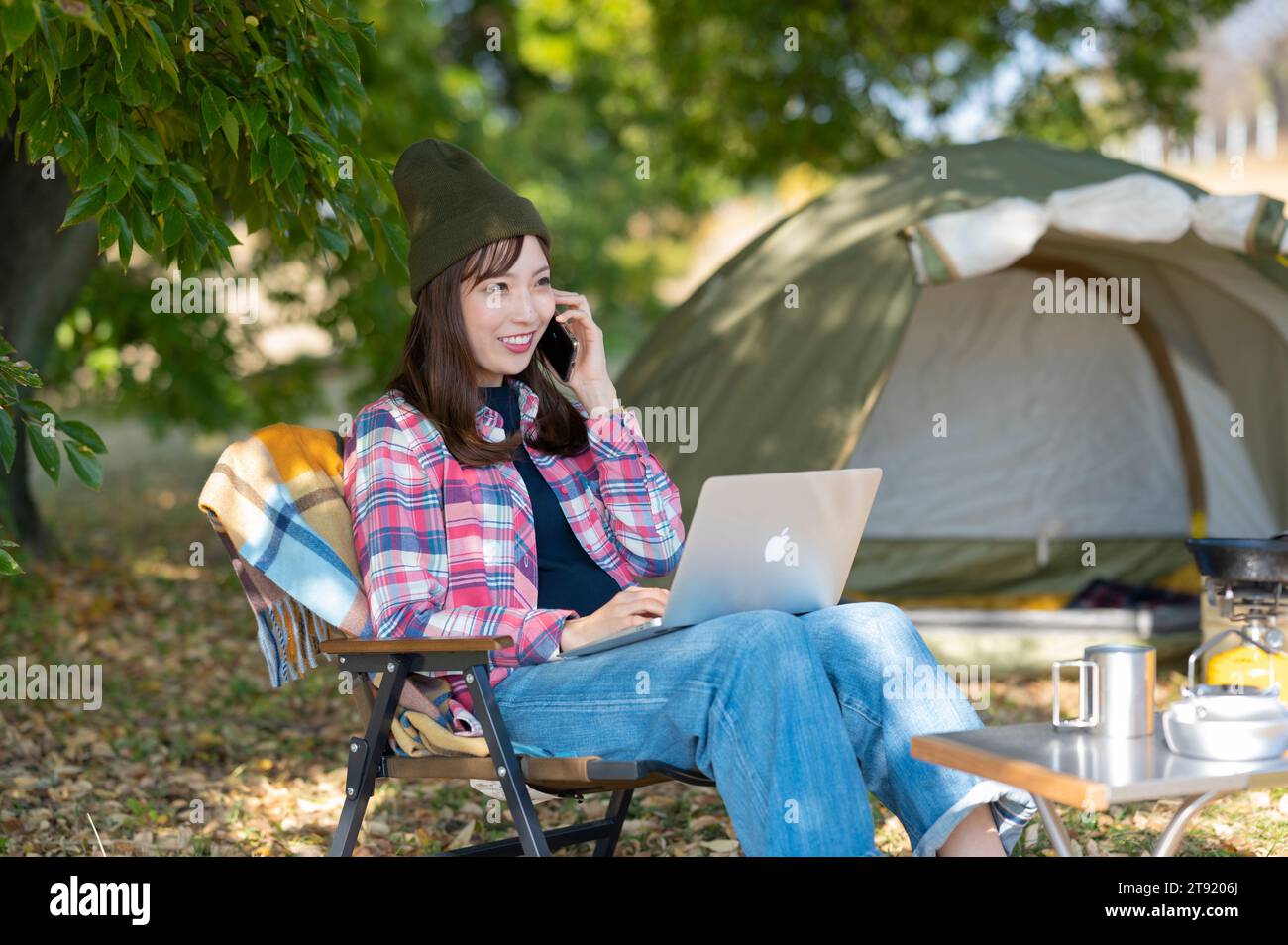 woman camping solo Stock Photo - Alamy