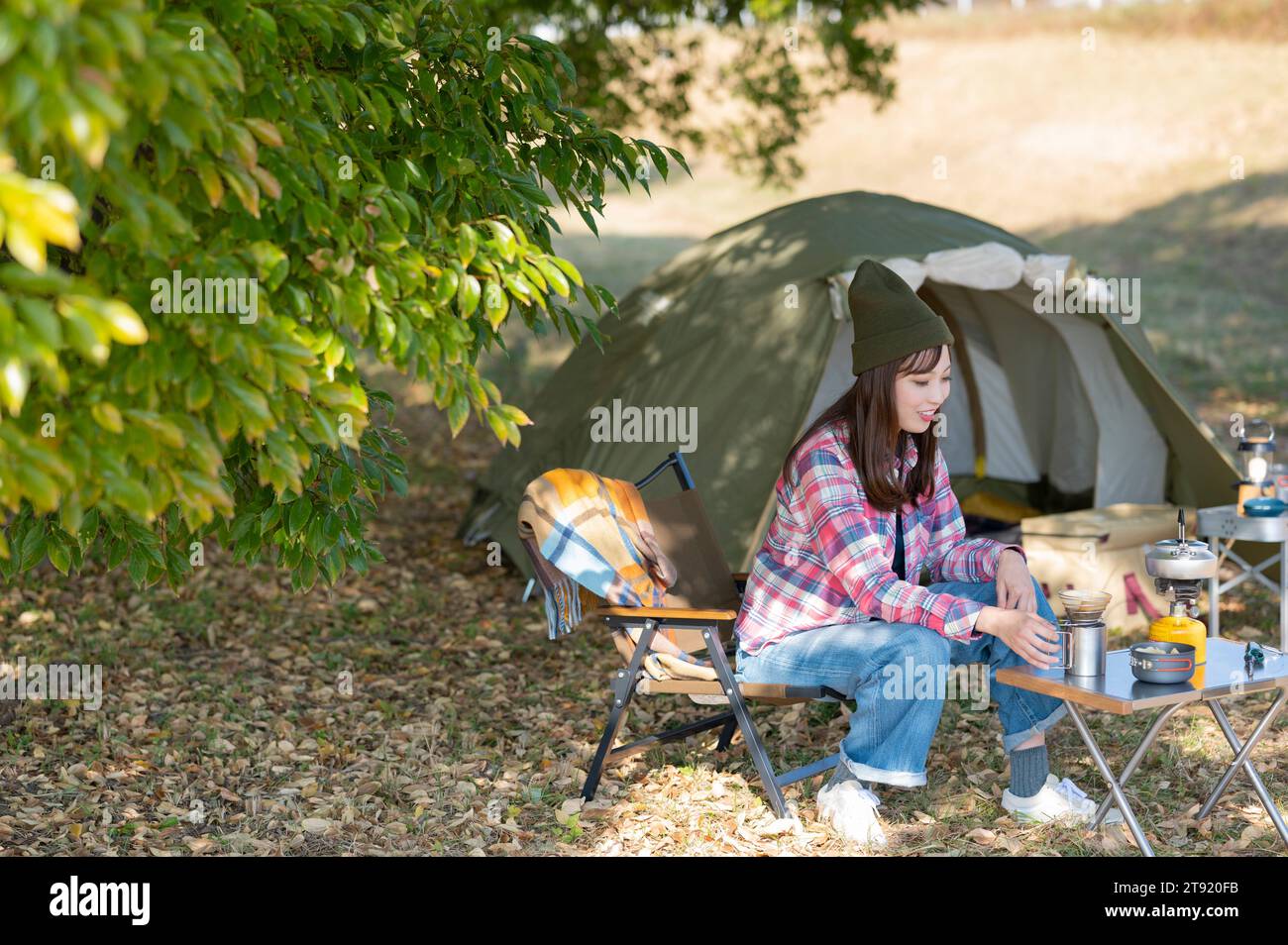 woman camping solo Stock Photo - Alamy
