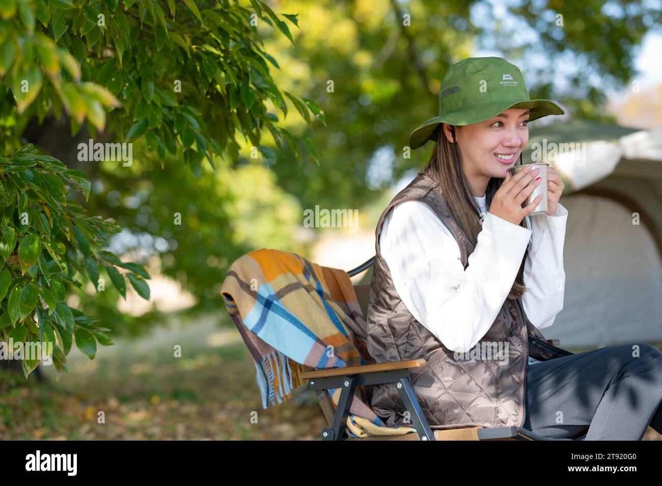 woman camping solo Stock Photo - Alamy