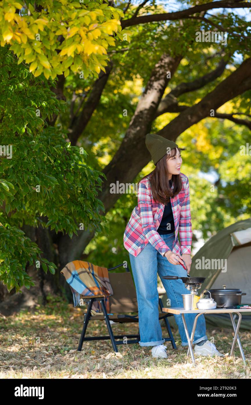 Woman kitchen appliances hi-res stock photography and images - Alamy