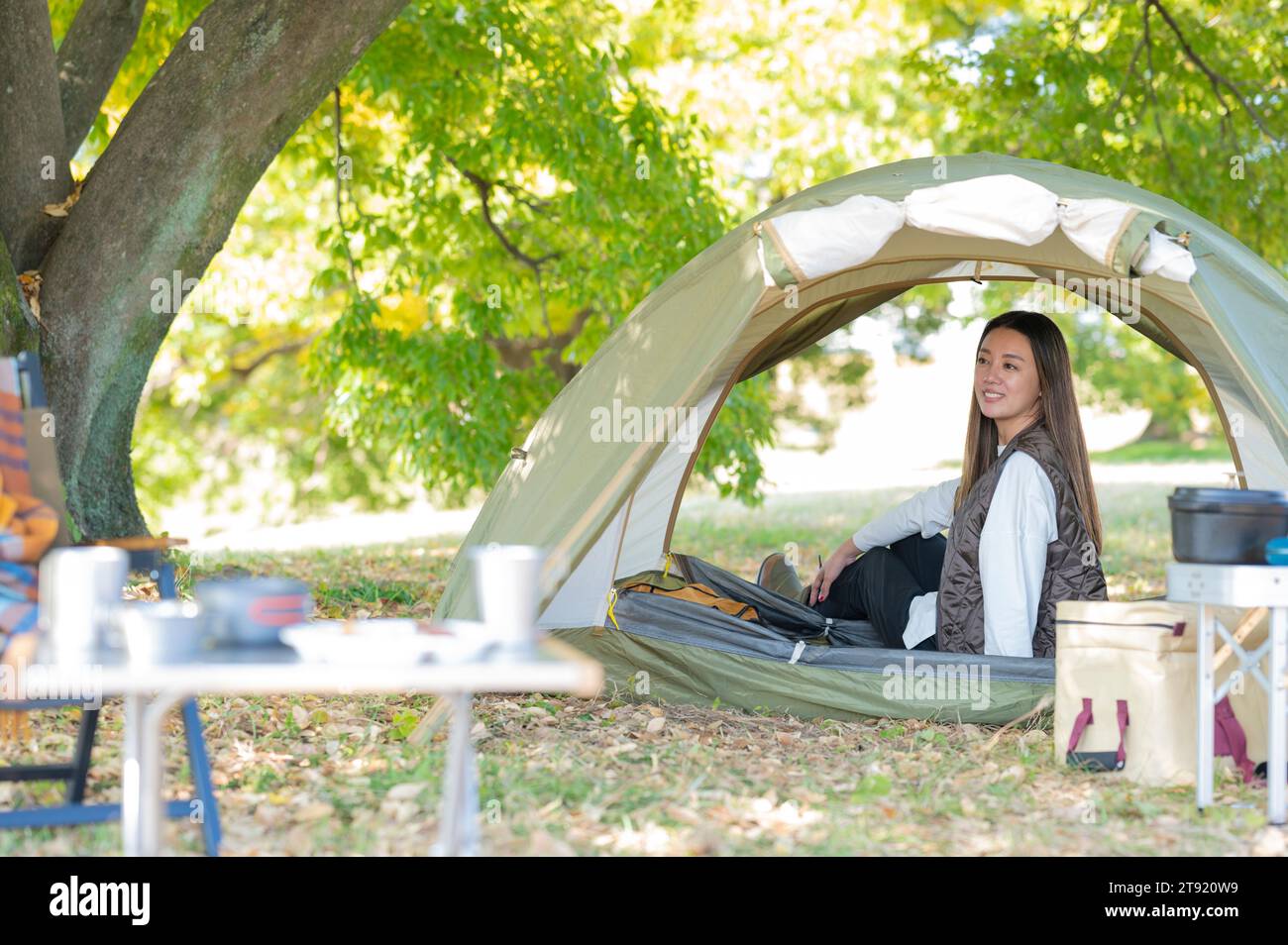 Solo girl hi-res stock photography and images - Alamy