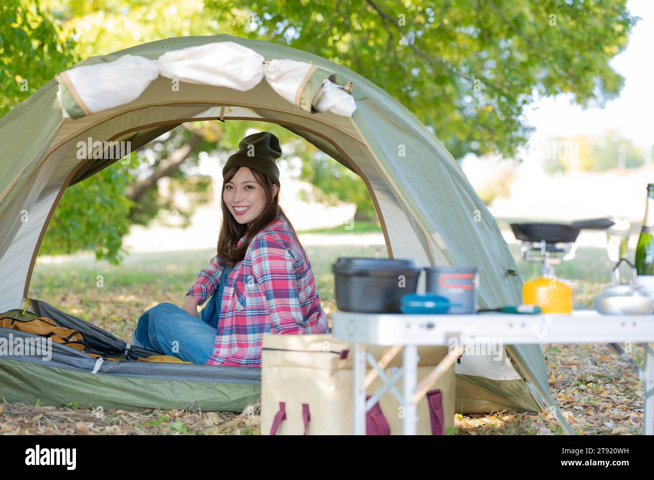 woman camping solo Stock Photo - Alamy