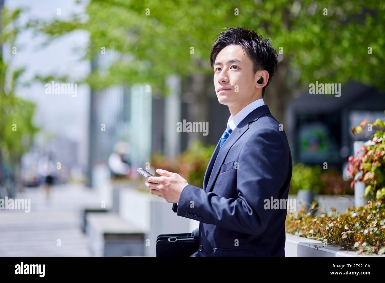 young Japanese businessman Stock Photo - Alamy
