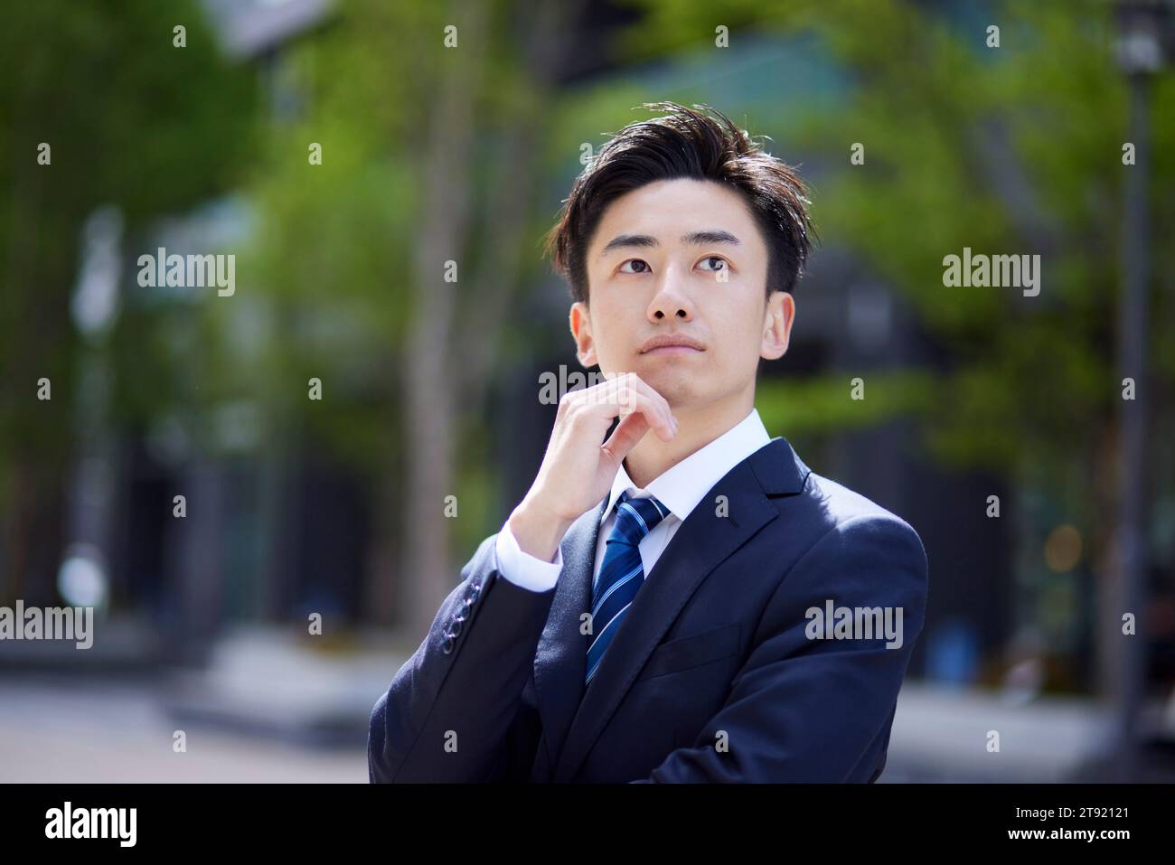 young Japanese businessman Stock Photo - Alamy