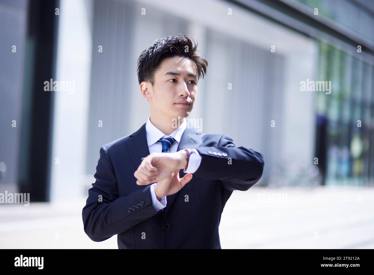 young Japanese businessman Stock Photo - Alamy