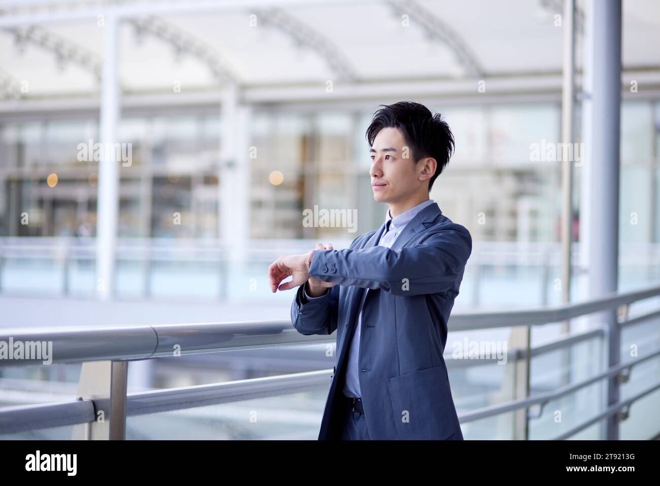 young Japanese businessman Stock Photo - Alamy