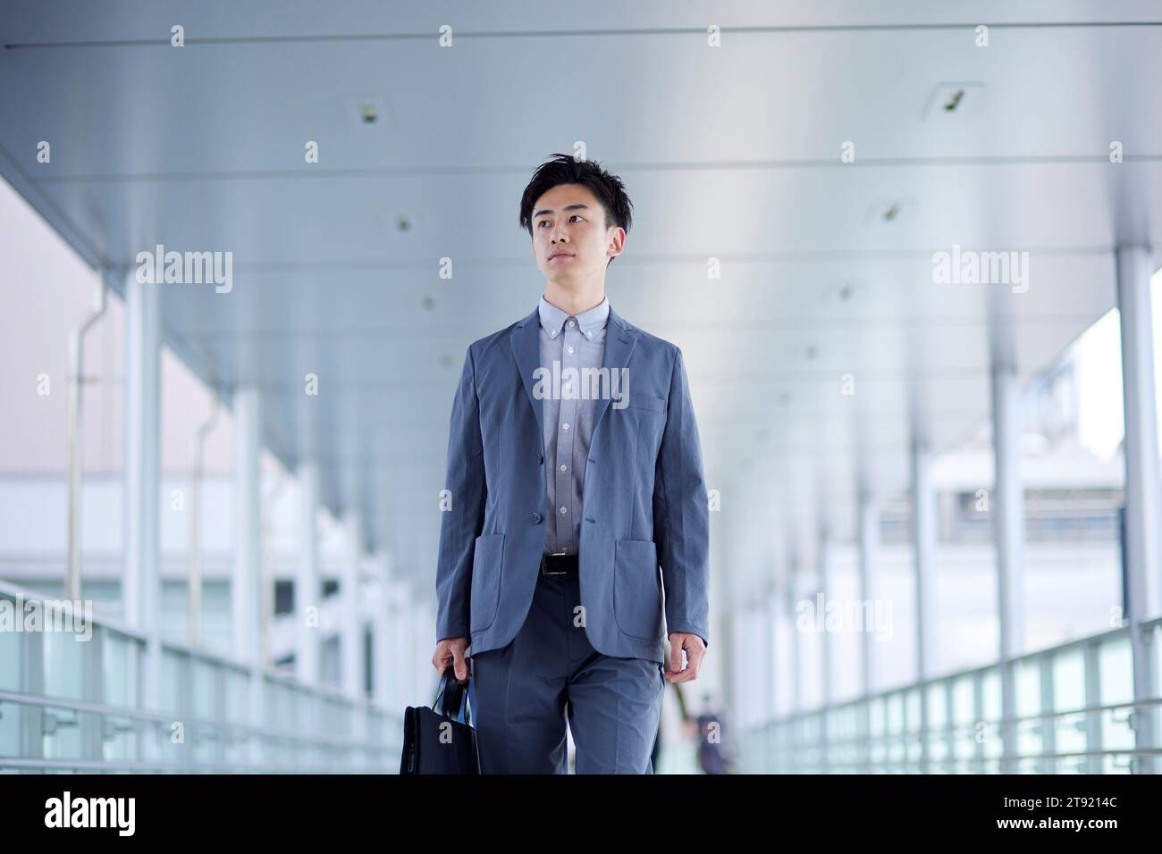 young Japanese businessman Stock Photo - Alamy